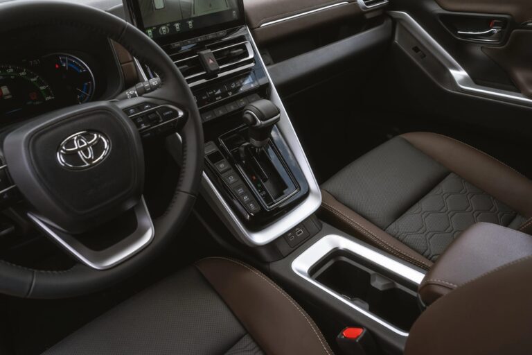 Toyota Innova 2025 en Panamá: Precios y especificaciones - Deagencia