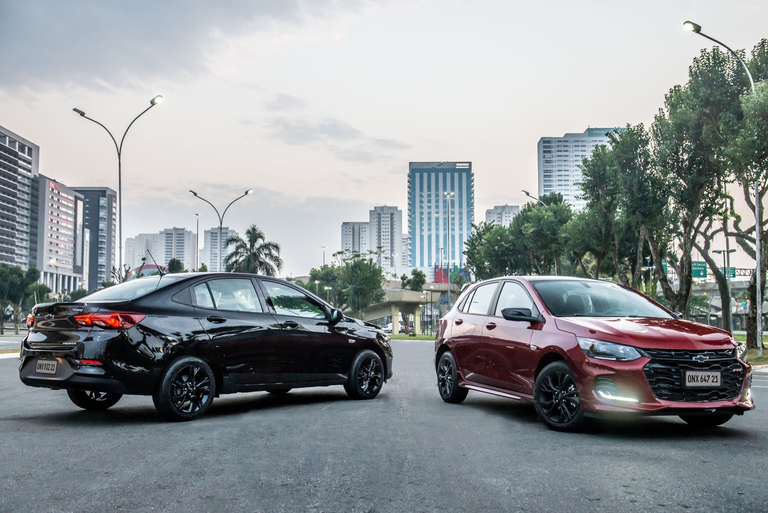 Chevrolet presentó los nuevos Onix Midnight y RS en Brasil - Deagencia