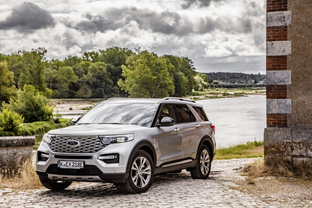 Ford empezó a vender el Explorer PHEV en Europa con una PS5 de regalo ...