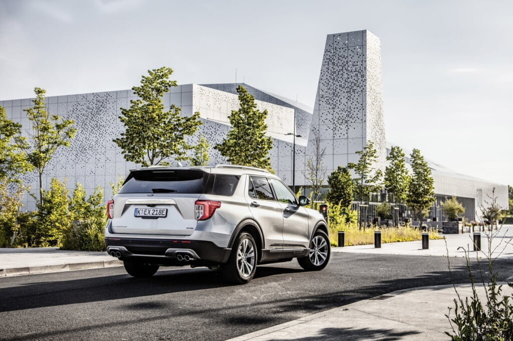 Ford empezó a vender el Explorer PHEV en Europa con una PS5 de regalo ...