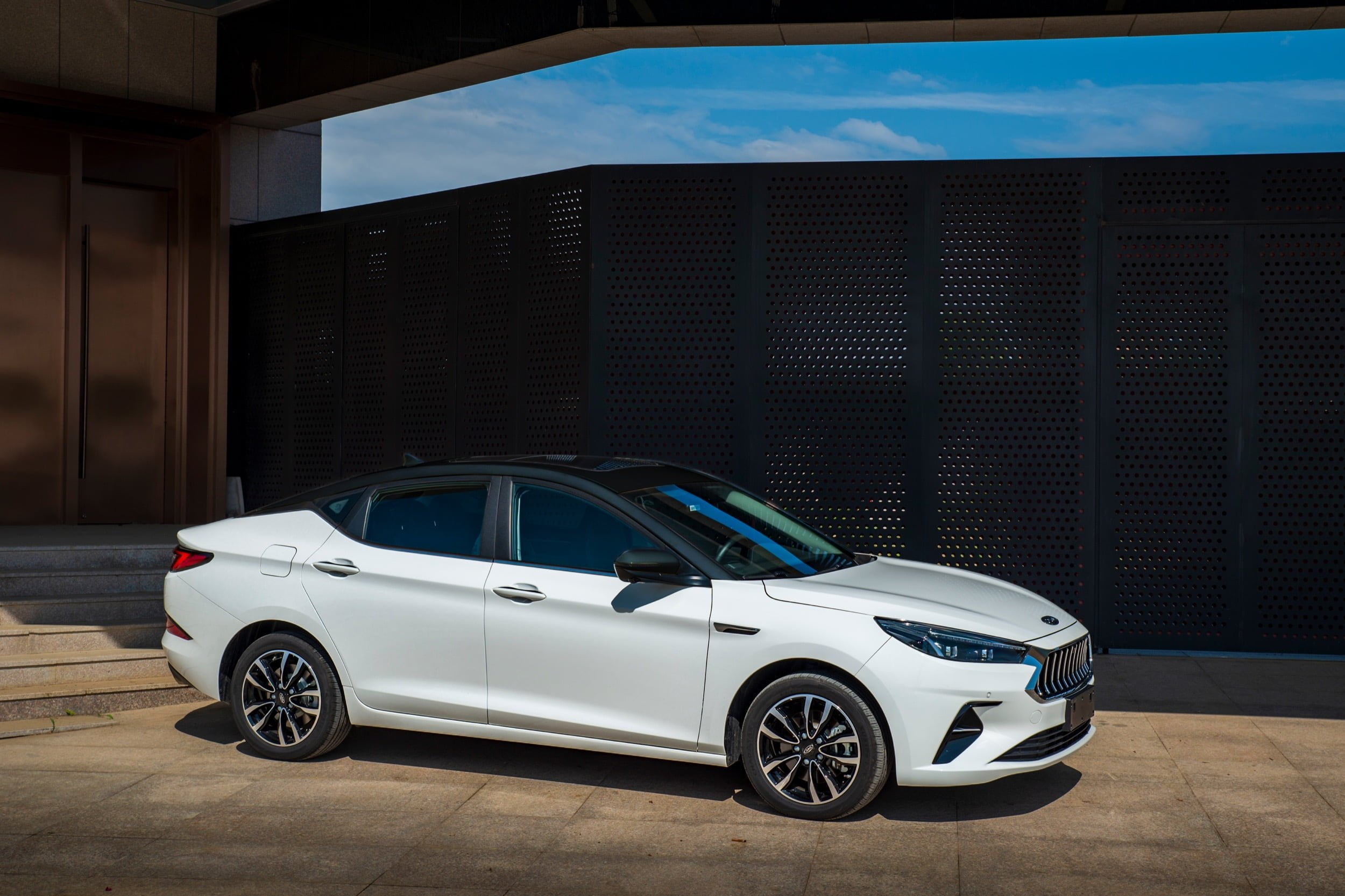 JAC J7 2021: El sedán chino hace su debut en México con mucho ...