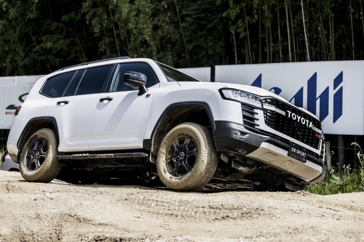 Toyota Land Cruiser 300 GR Sport: Nuevos detalles de la versión ...