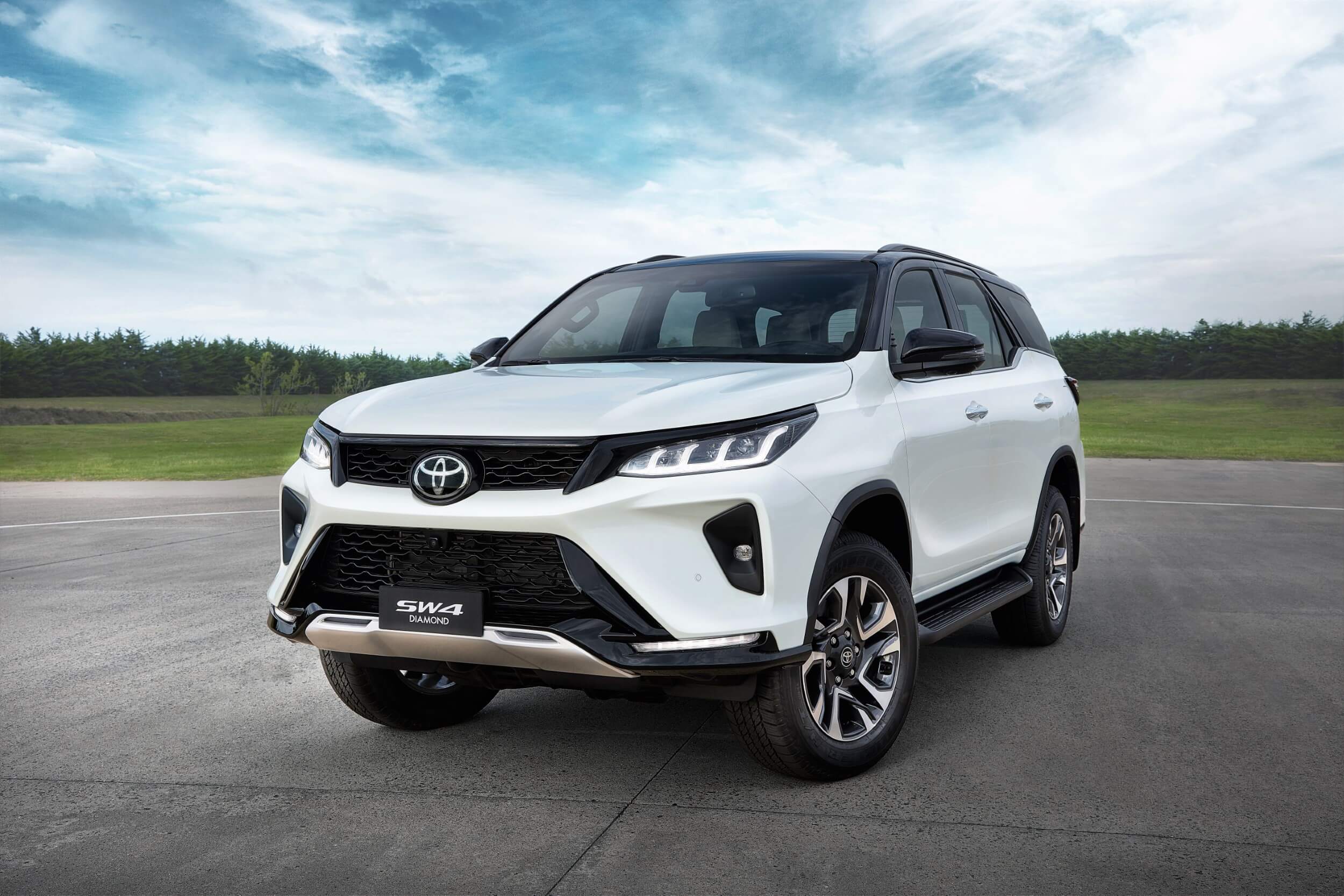 Se presentó la Toyota Fortuner (SW4) Diamond y GR-S en América del Sur ...