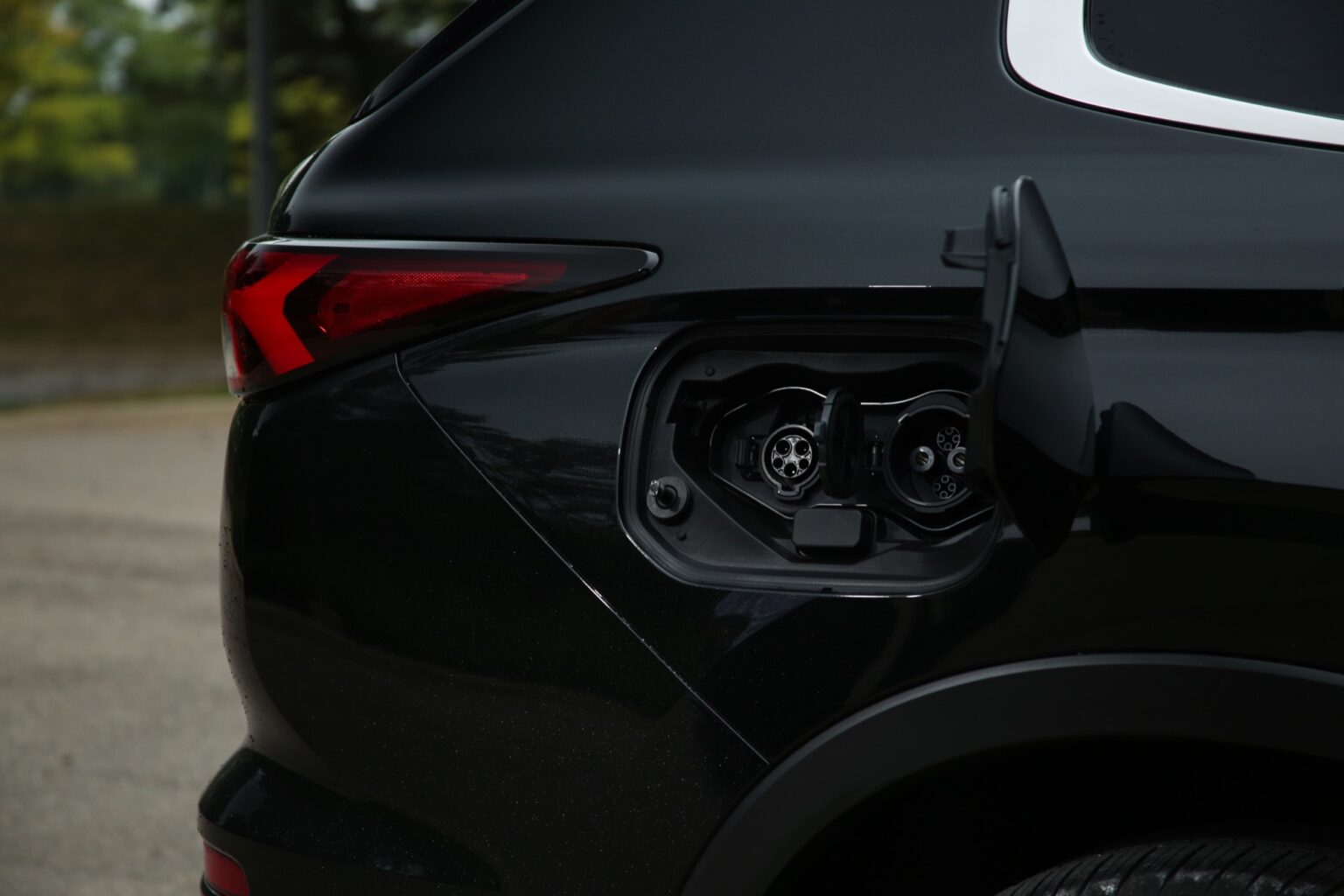 Mitsubishi Outlander PHEV 2023: Hasta 61 kilómetros de autonomía y 248 ...