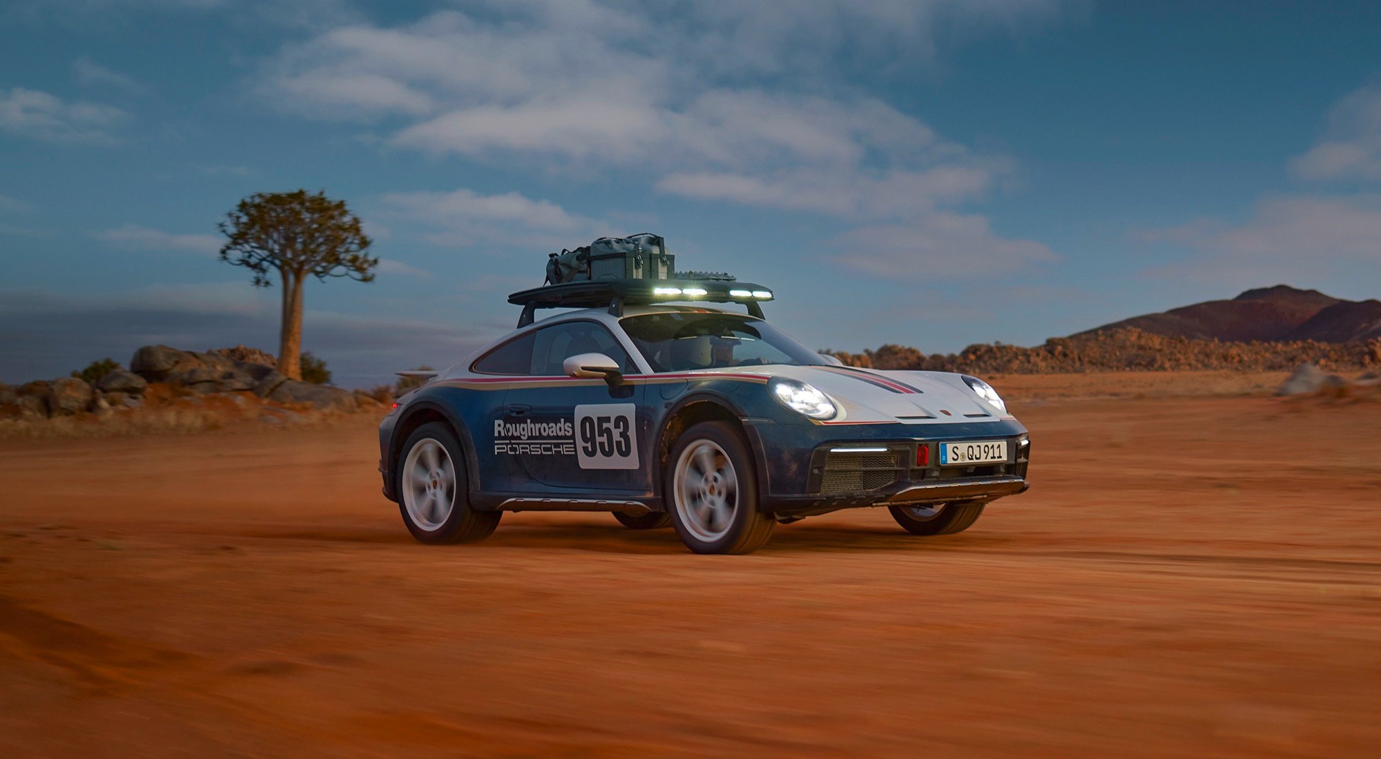 El Porsche 911 Dakar es un deportivo listo para ensuciarse fuera del ...