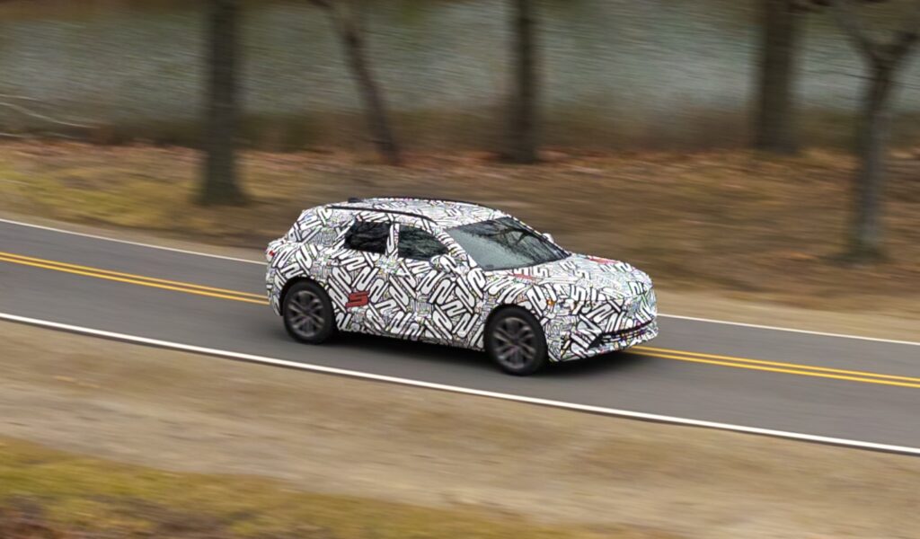 Acura ZDX 2024: Primeras imágenes oficiales, todavía con camuflaje ...