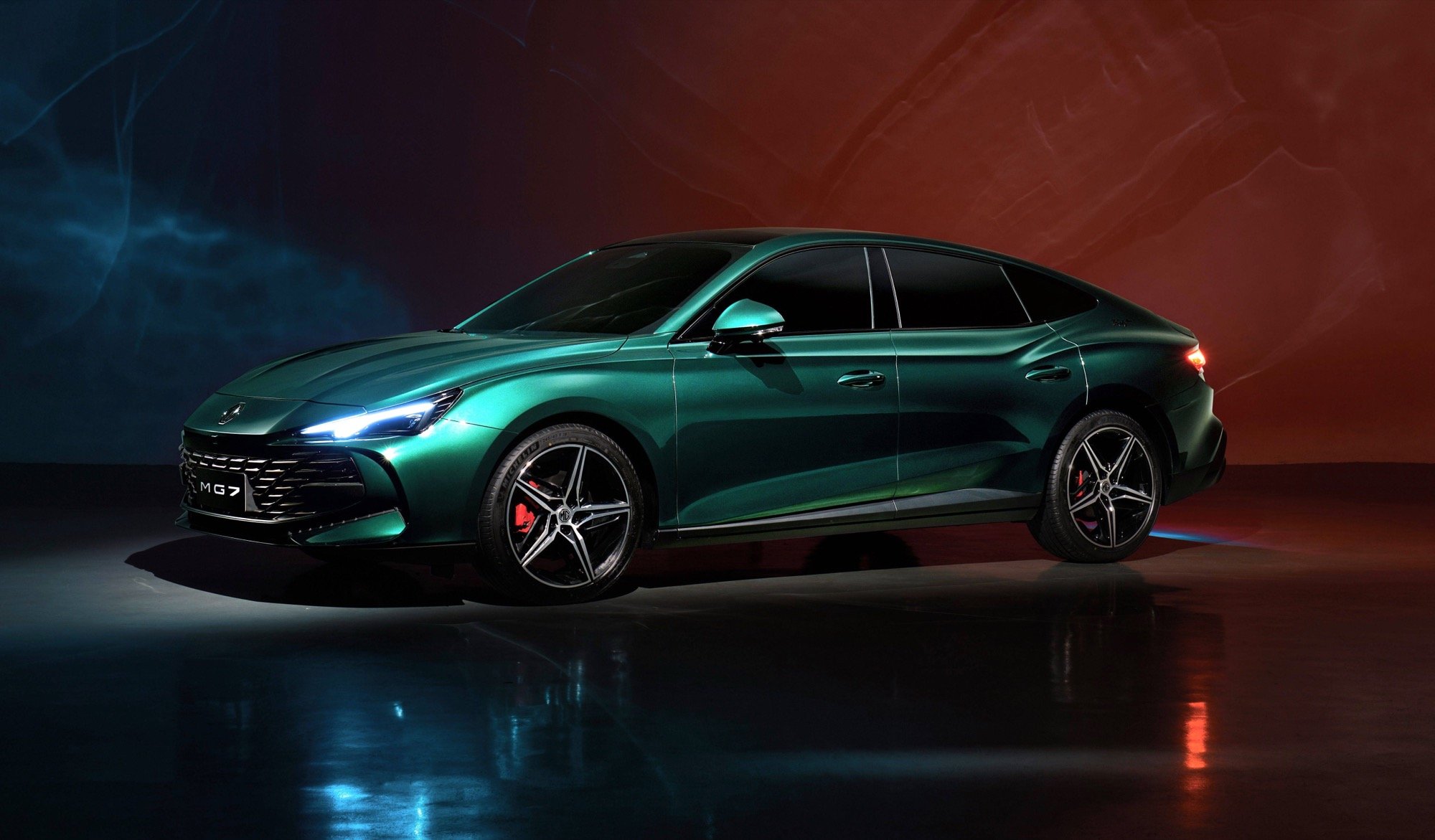 El nuevo MG7 llega como el primer modelo premium de la marca - Deagencia