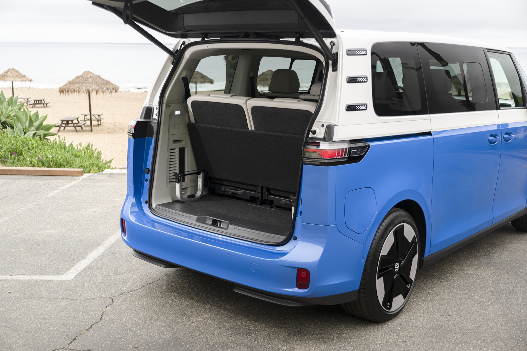 Volkswagen ID. Buzz LWB 2025: Así es la versión de chasis extendido con ...