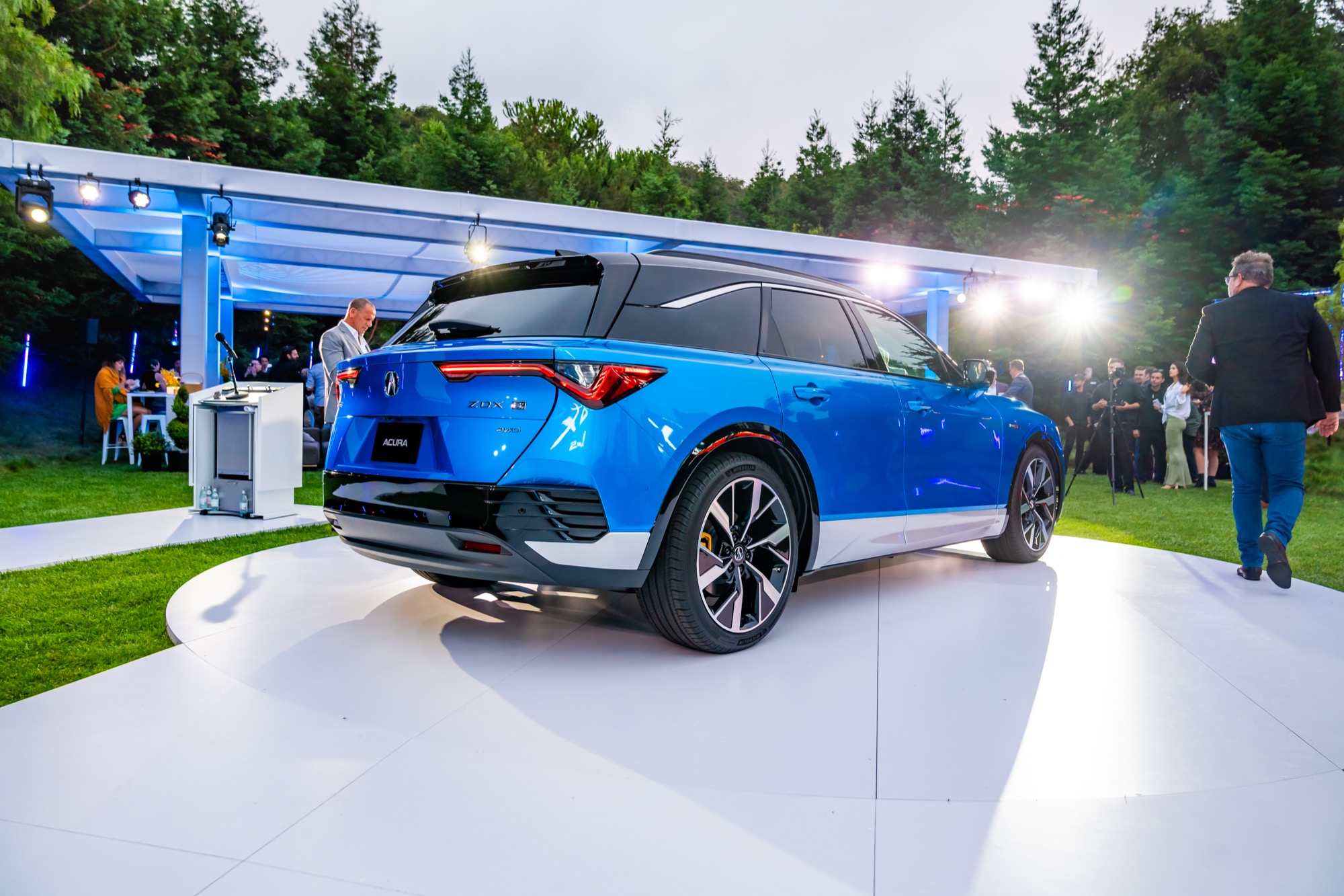 Acura ZDX 2024: El primer SUV eléctrico de la marca llega con 500 hp y ...
