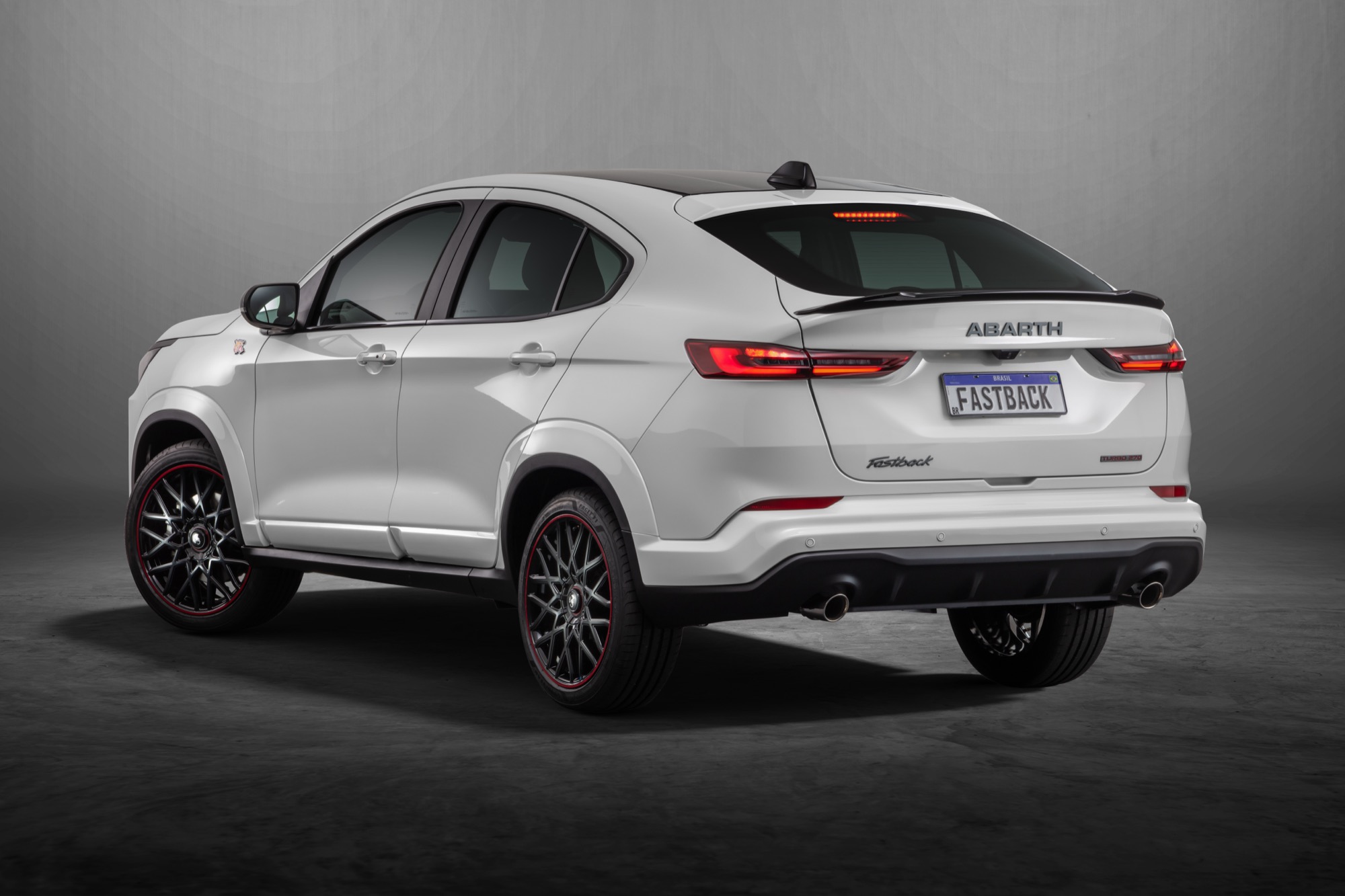 Fiat presentó el nuevo Fastback Abarth en Brasil: el segundo modelo ...