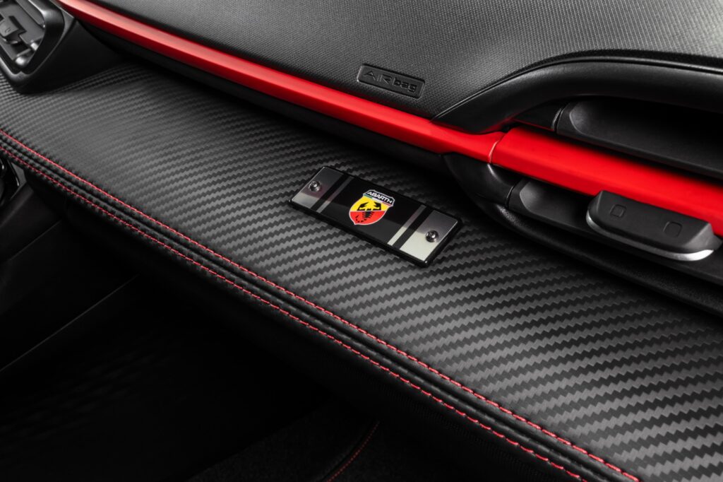 Fiat presentó el nuevo Fastback Abarth en Brasil: el segundo modelo ...