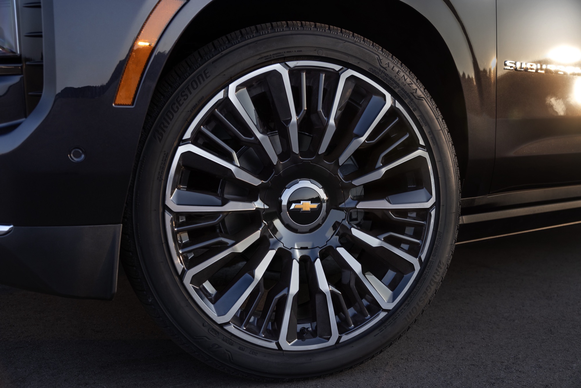 Chevrolet presentó los renovados Tahoe y Suburban 2025 - Deagencia