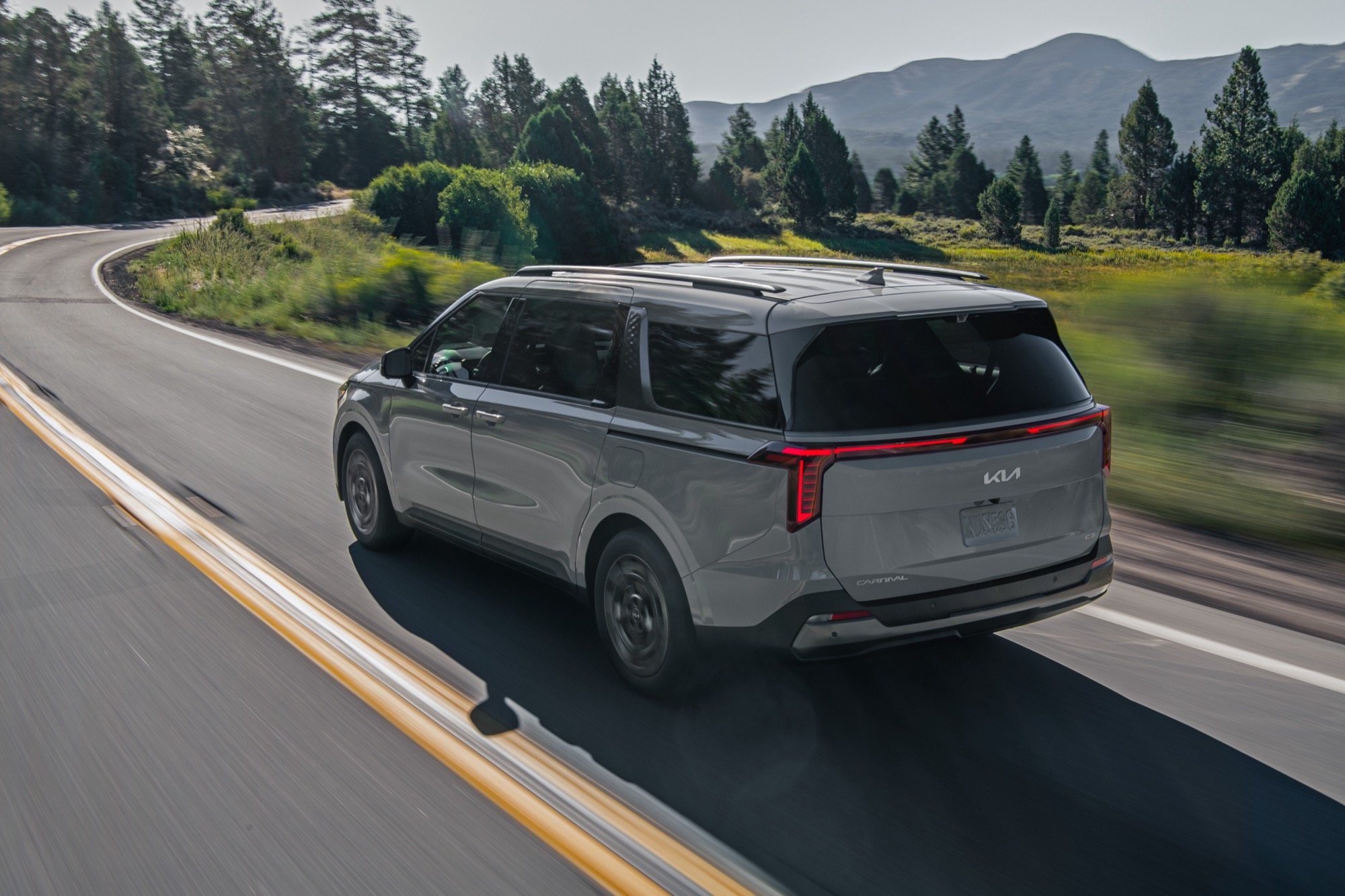 Kia presentó el nuevo Carnival Híbrido (HEV) 2025 en Estados Unidos con ...