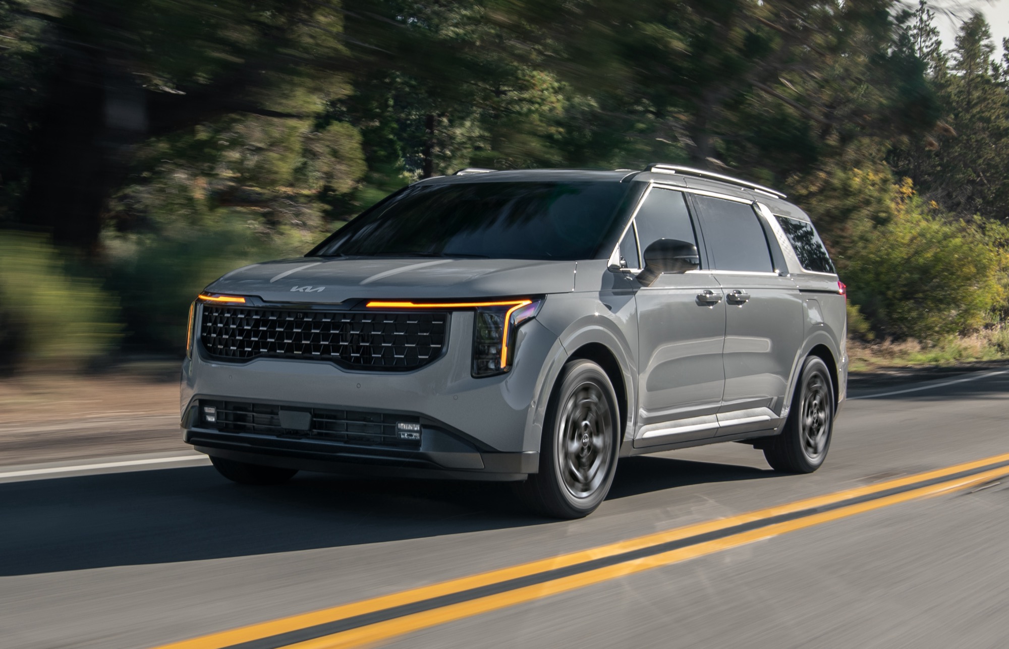 Kia presentó el nuevo Carnival Híbrido (HEV) 2025 en Estados Unidos con ...