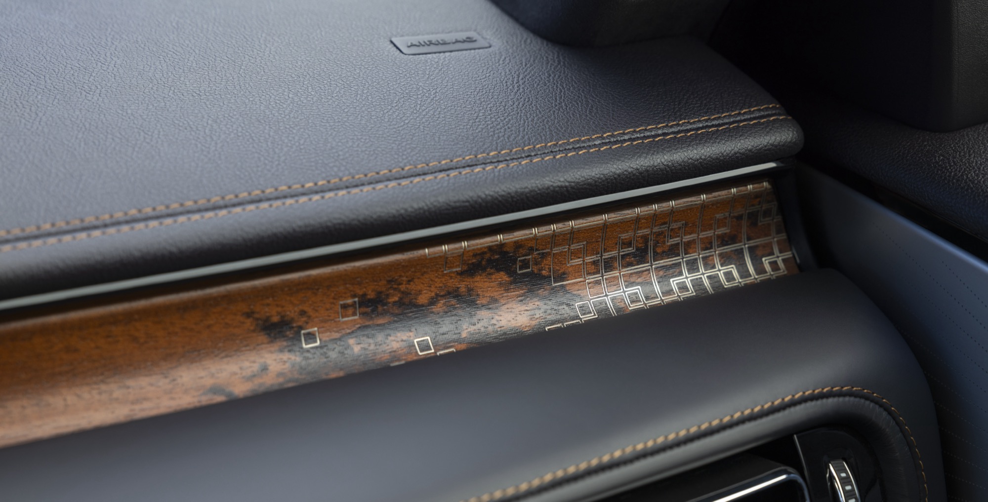 Lincoln presentó el nuevo Aviator 2025 con apariencia renovada y más ...