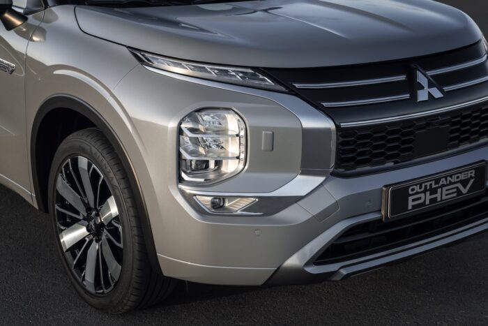 El Outlander PHEV 2025 actualizado en Europa con 86 km de rango - Deagencia