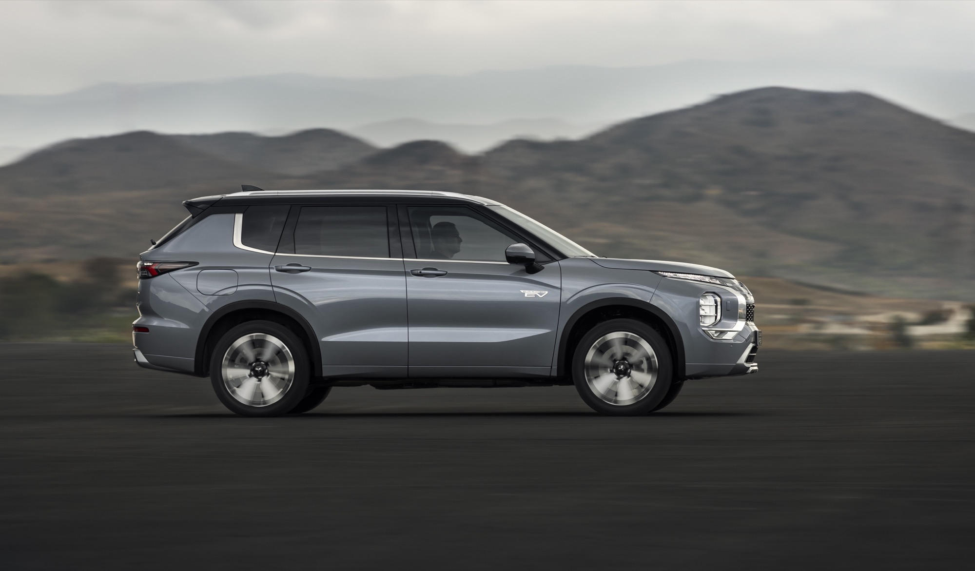 El Outlander PHEV 2025 actualizado en Europa con 86 km de rango - Deagencia