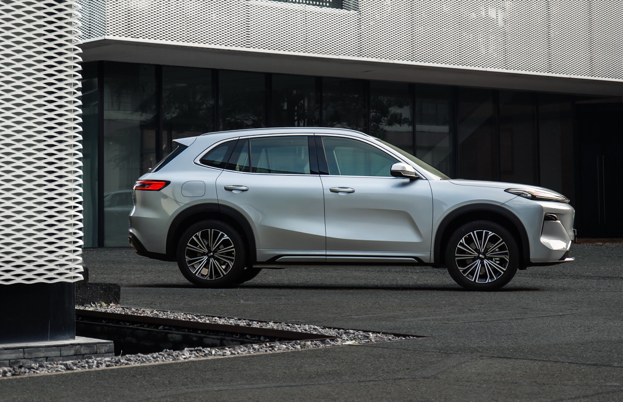El Geely Galaxy Starship 7 es otro SUV PHEV que promete más de 1,000 km ...