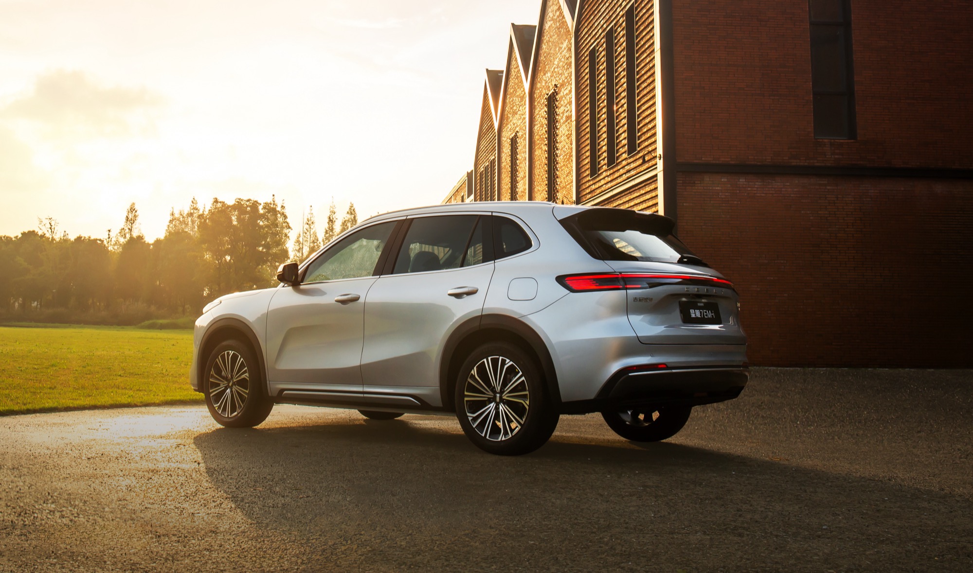 El Geely Galaxy Starship 7 es otro SUV PHEV que promete más de 1,000 km ...