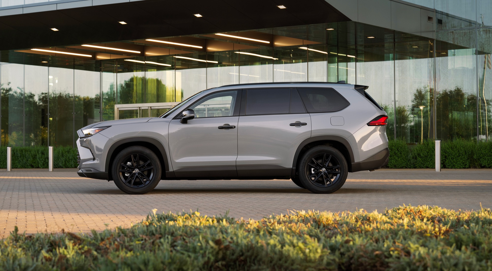 El Toyota Grand Highlander 2025 con varias mejoras en EE.UU. - Deagencia