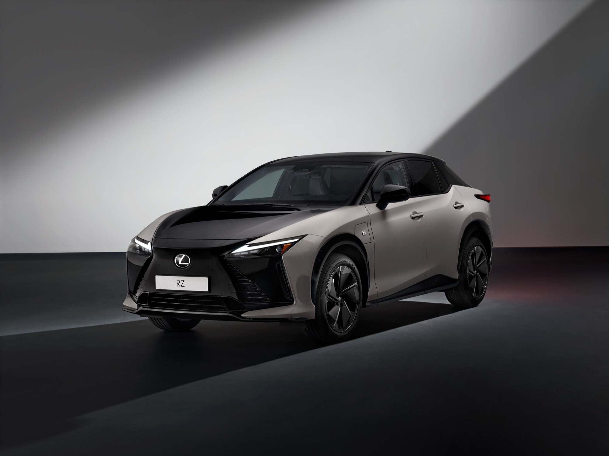 El Lexus RZ con cambios para 2026: mejoras mecánicas, más equipo y ...